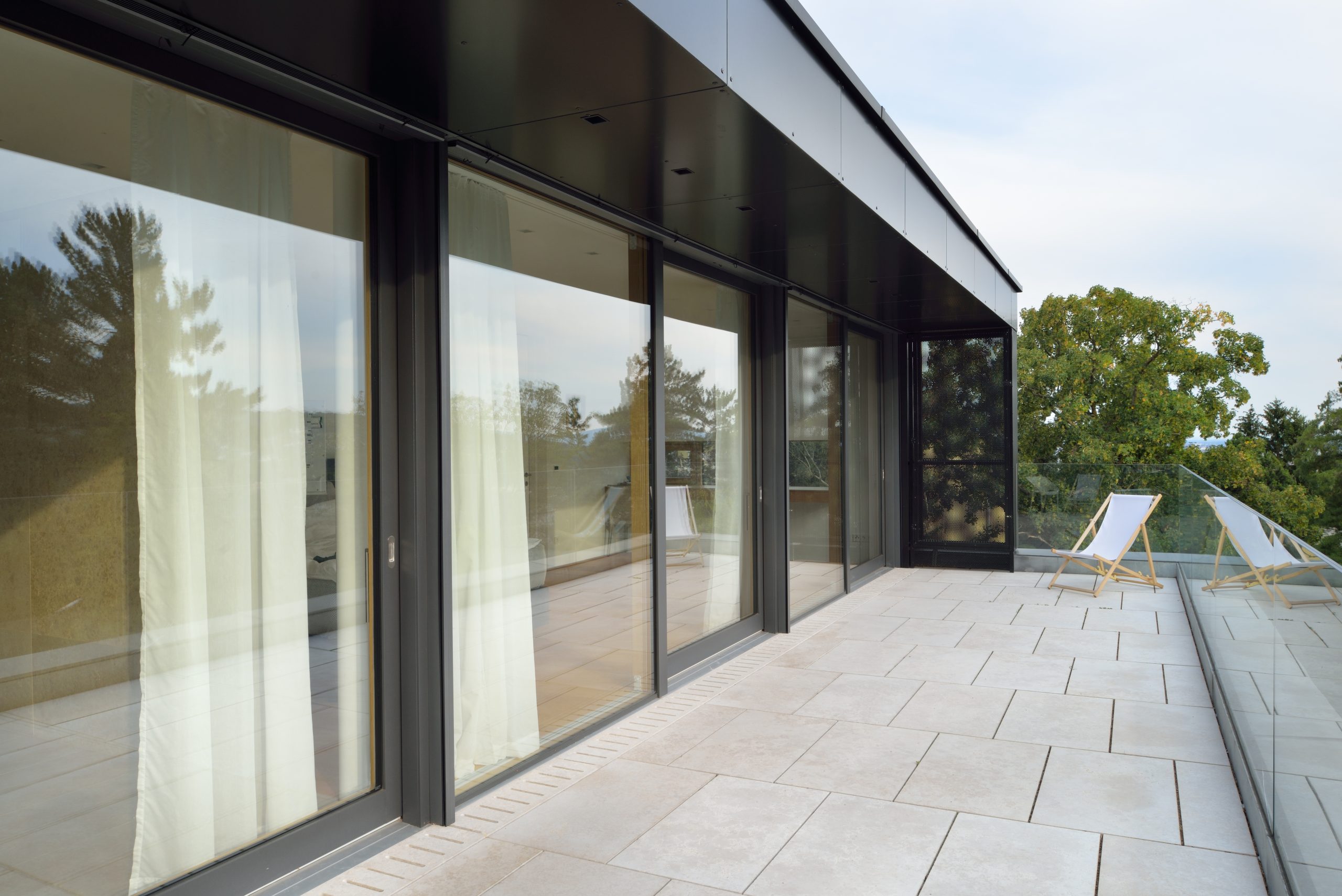 Okna iz kombinacije lesa in aluminija - M Sora