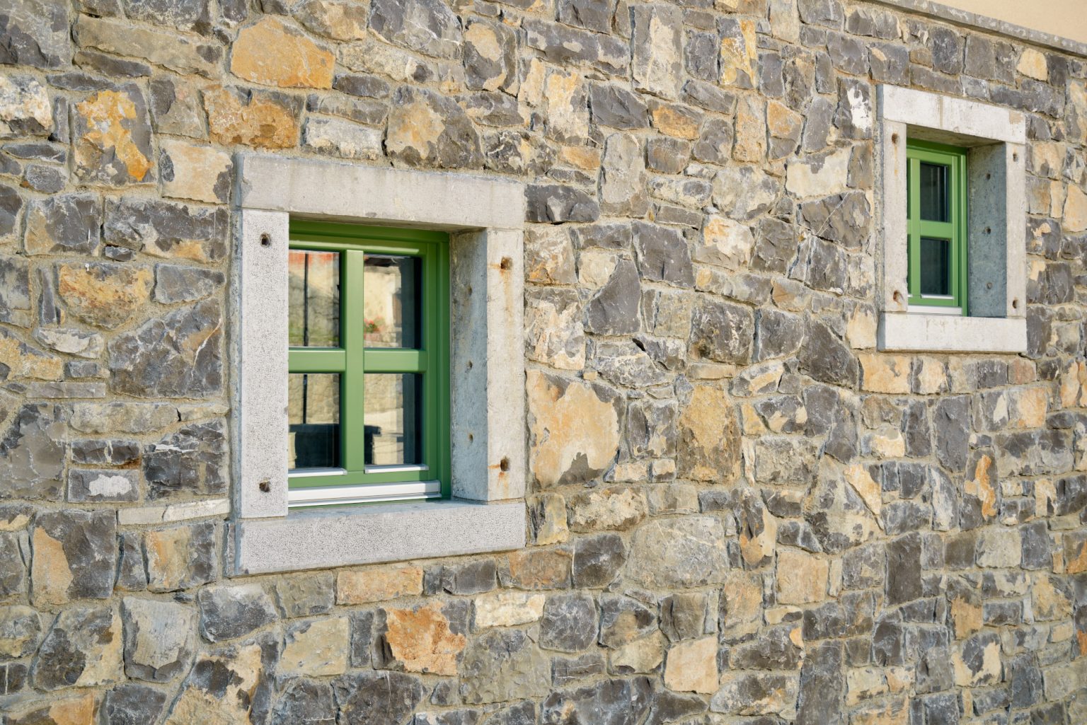 Dodatki za okna in fiksne zasteklitve - M Sora