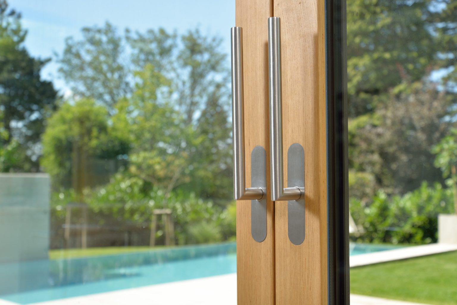 Dodatki za okna in fiksne zasteklitve - M Sora